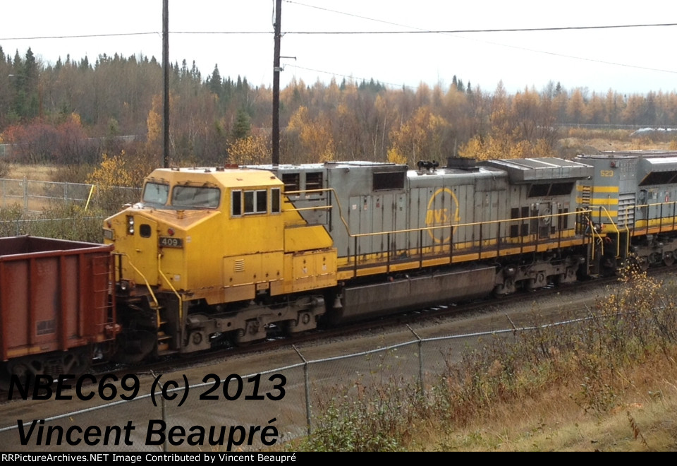 QNSL 409 on the 523 Northbound Iron Ore
